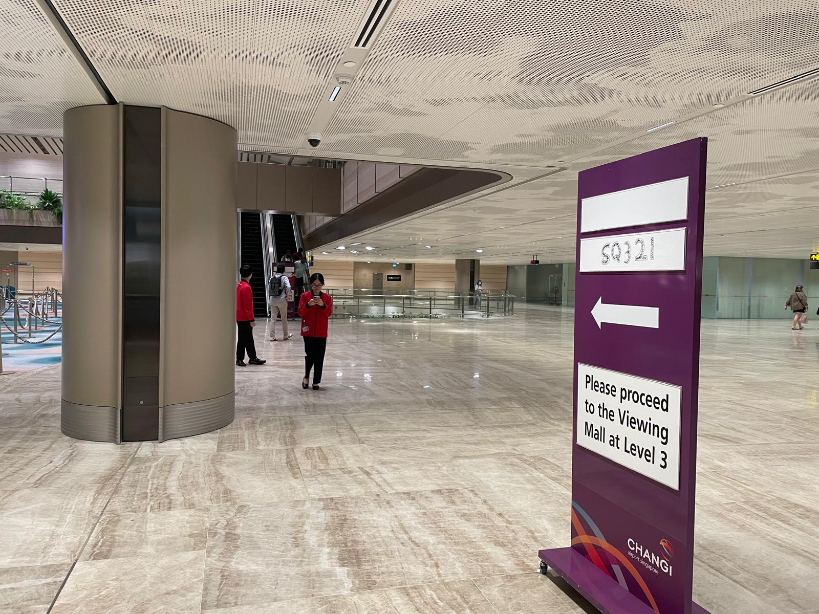 新航SQ321遇上严重气流 30名乘客受伤一人死亡 | 联合早报