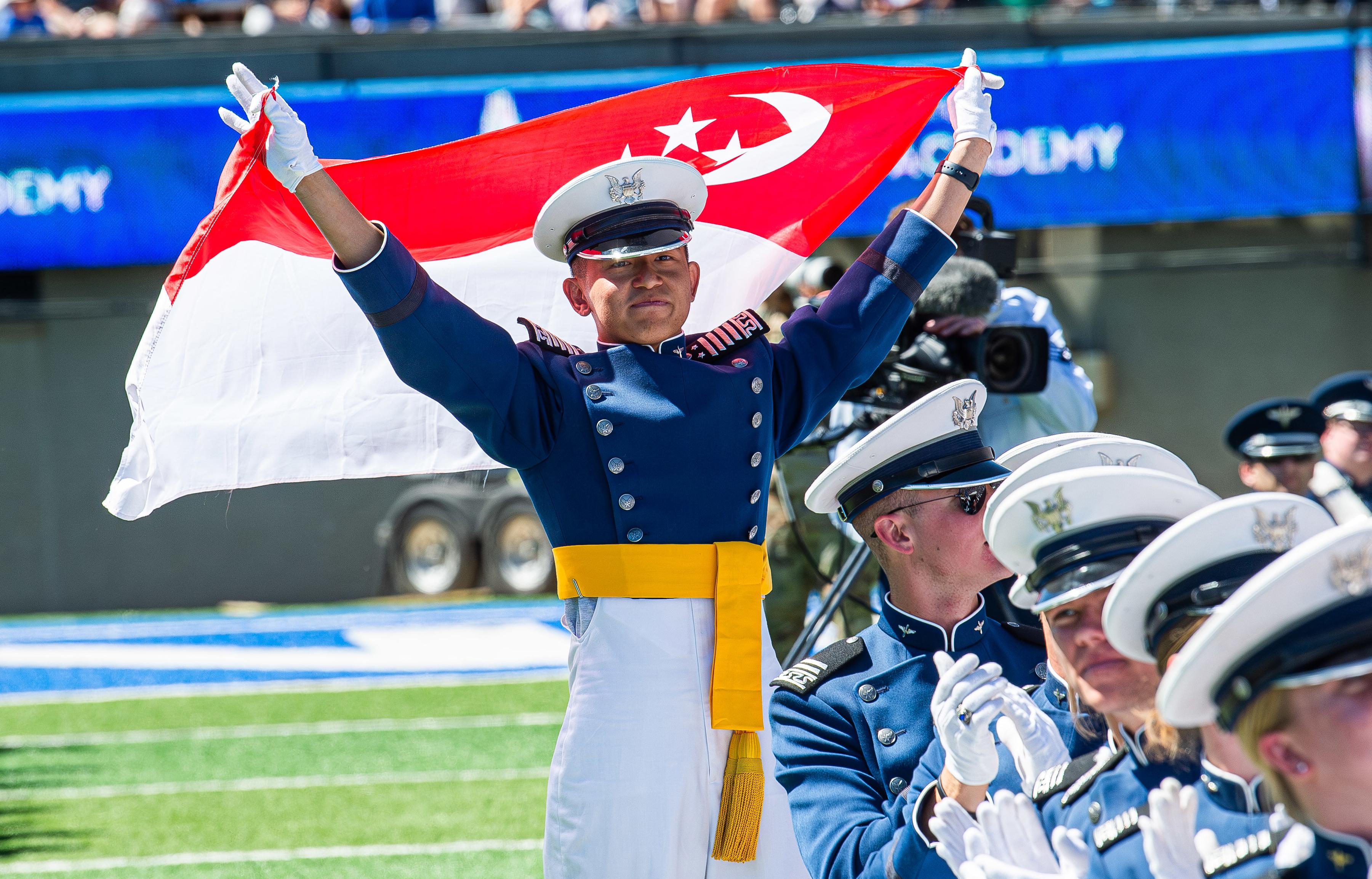 时隔近30年 又见新加坡人成为美国空军学院最优秀学员 | 联合早报