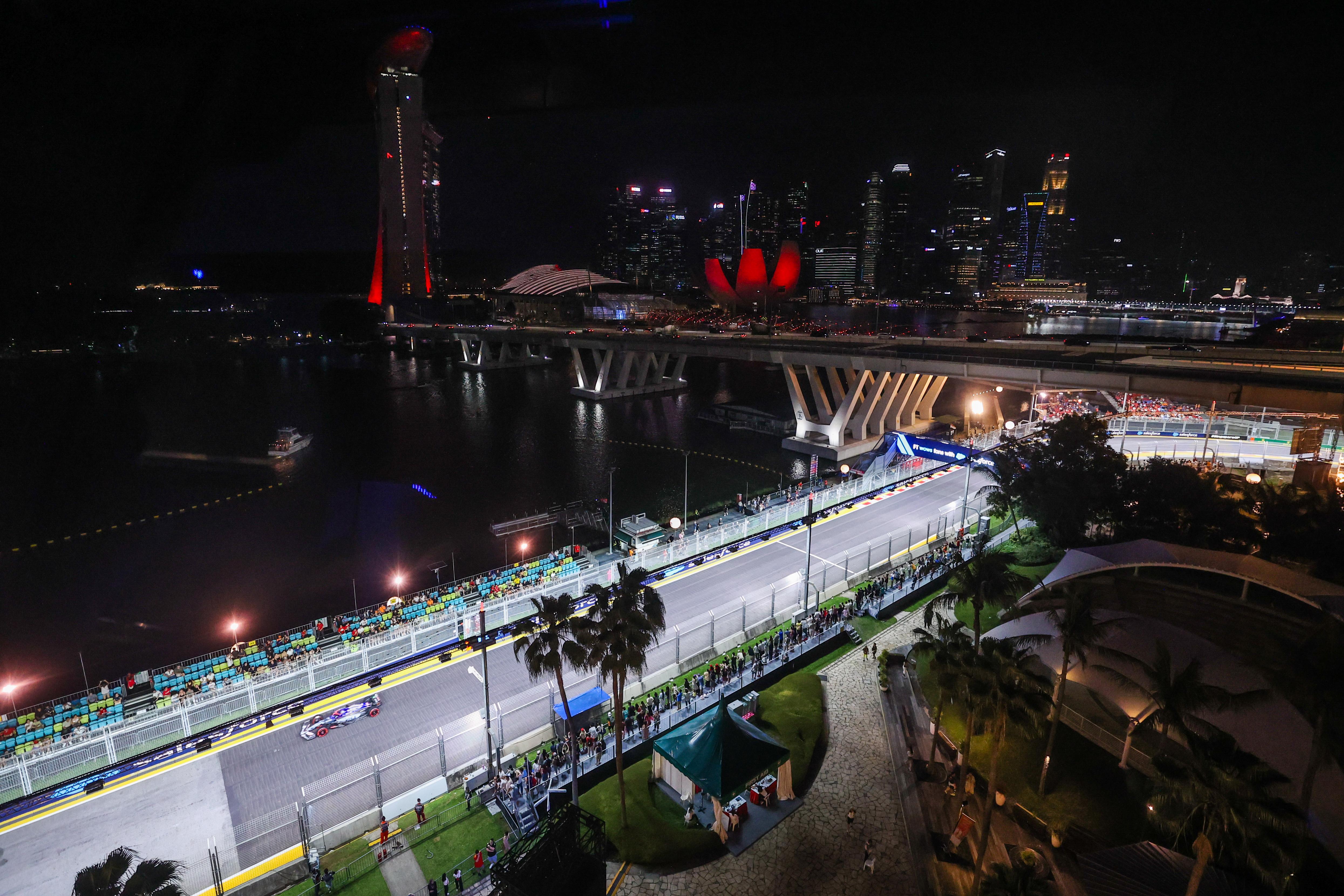 【图集】引擎声响彻滨海湾 F1赛车瞬间集锦 | 联合早报