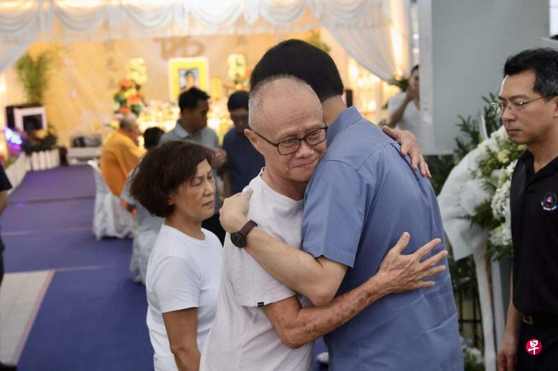 ZB| Minister Chee Hong Tat and many other political leaders went to pay ...